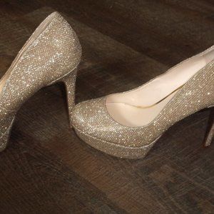 Jessica Simpson | Shoes | Jessica Simpson Parisah Shoes Platform Gold ...